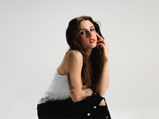 √ Angelina Mango: “Quando scrivo voglio che mi tremino le gambe” - Rockol