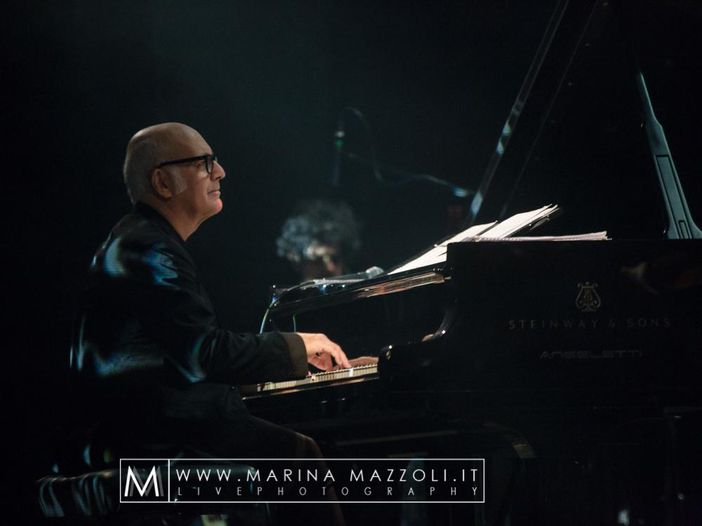 √ Ludovico Einaudi, quando il pianoforte fa più stream del rap - Rockol