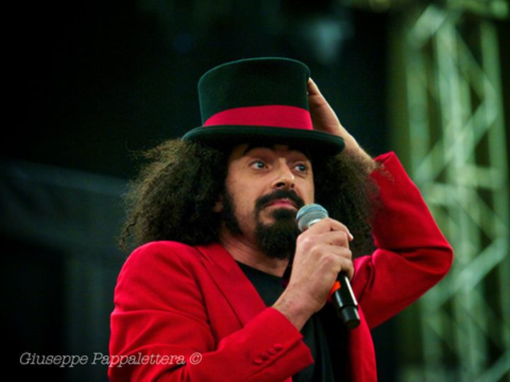 √ Caparezza: Biografia, Notizie, Concerti e Approfondimenti - Rockol
