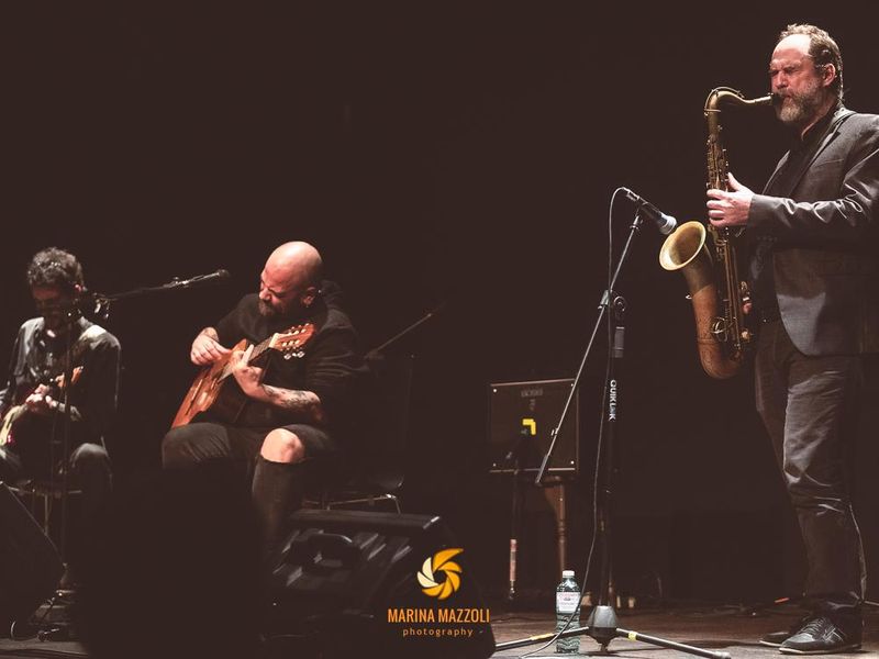 √ 10 novembre 2023 - Tiqu - Genova - Zibba in concerto - Foto 9 - Rockol