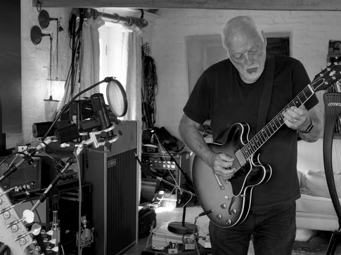√ “Luck and strange”, Gilmour tra passato e futuro: la recensione - Rockol