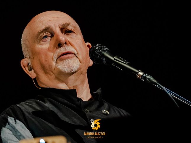 √ Con la luna piena arriva una nuova canzone di Peter Gabriel - Rockol