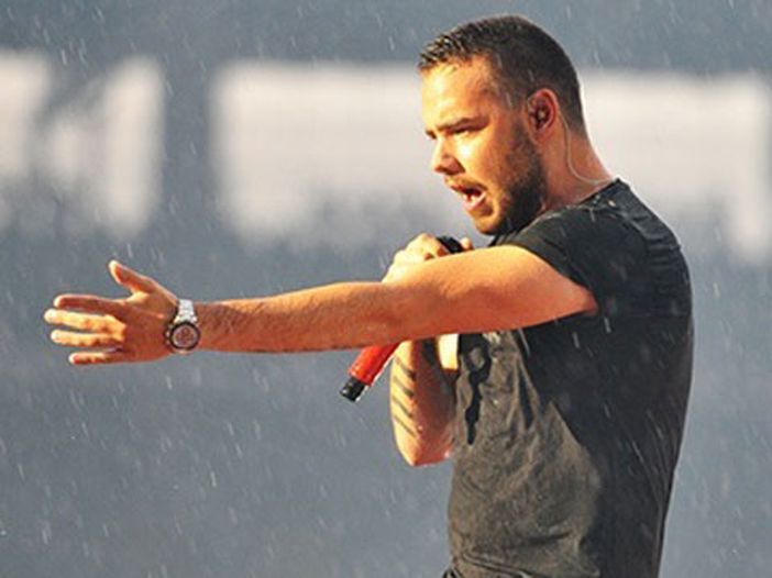 √ One Direction nel video di Steal my girl Danny DeVito - Rockol