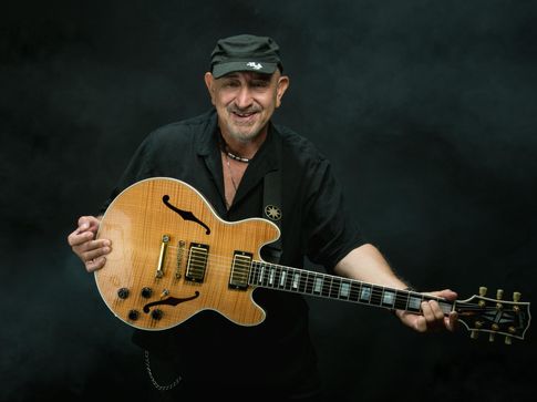 √ Ghigo Renzulli: “Ora faccio quello che mi pare”: l'intervista - Rockol