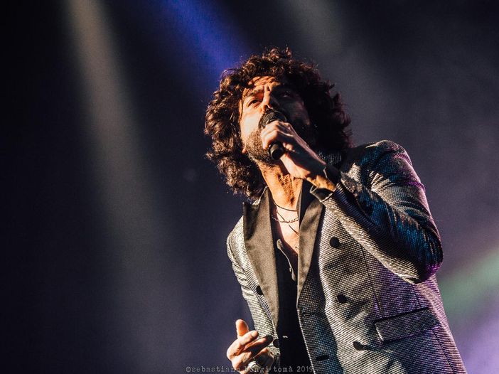 √ Francesco Renga festeggia i 20 anni di "Angelo" in tour - Rockol