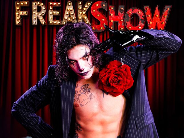 √ Naska - THE FREAK SHOW - la recensione di Rockol.it