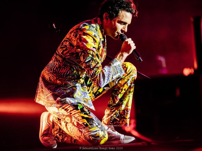 √ Mika presenta live un inedito e annuncia due concerti in Italia - Rockol