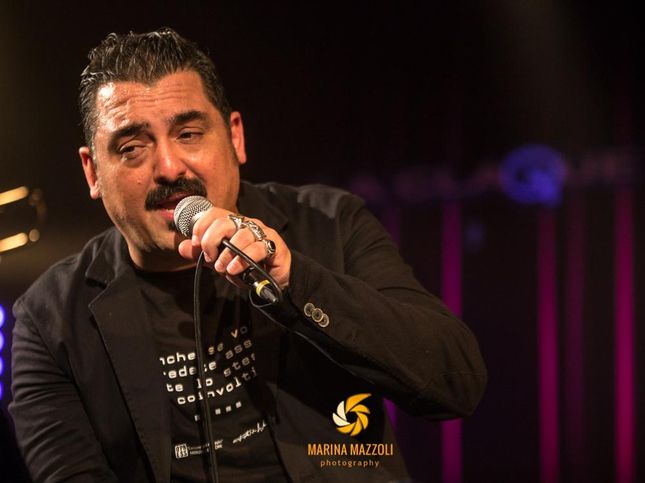 √ “Valelapena” ascoltarsi un album di Roy Paci e i suoi Aretuska - Rockol