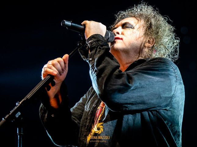 √ I Cure in concerto rispolverano due brani dopo oltre 10 anni - Rockol