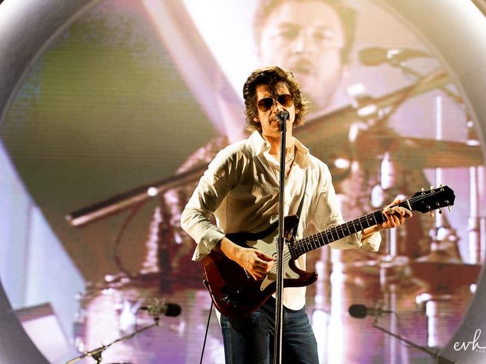 √ Lo strano caso di “AM” degli Arctic Monkeys su Spotify - Rockol