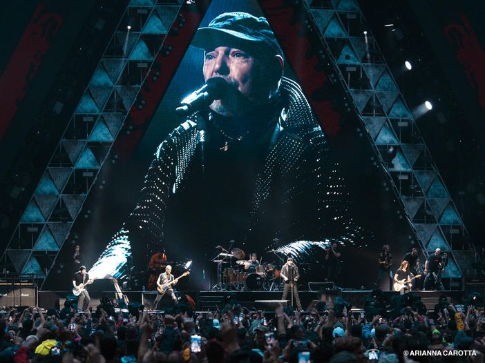 √ Vasco Rossi inarrestabile. Ecco i live del 2025. - Rockol