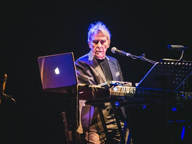 √ John Cale annuncia "Mercy", il primo album in dieci anni - Rockol