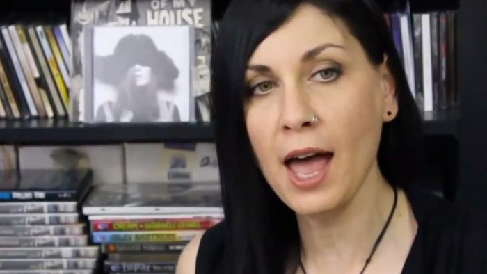 √ Eva Poles - Rockol