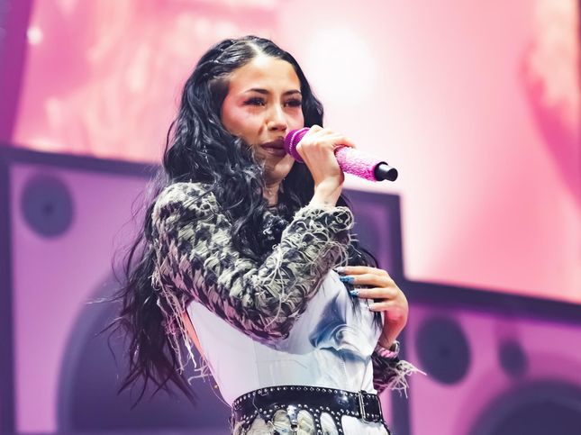 √ Anna ha annunciato il nuovo album: esce il 10 luglio - Rockol